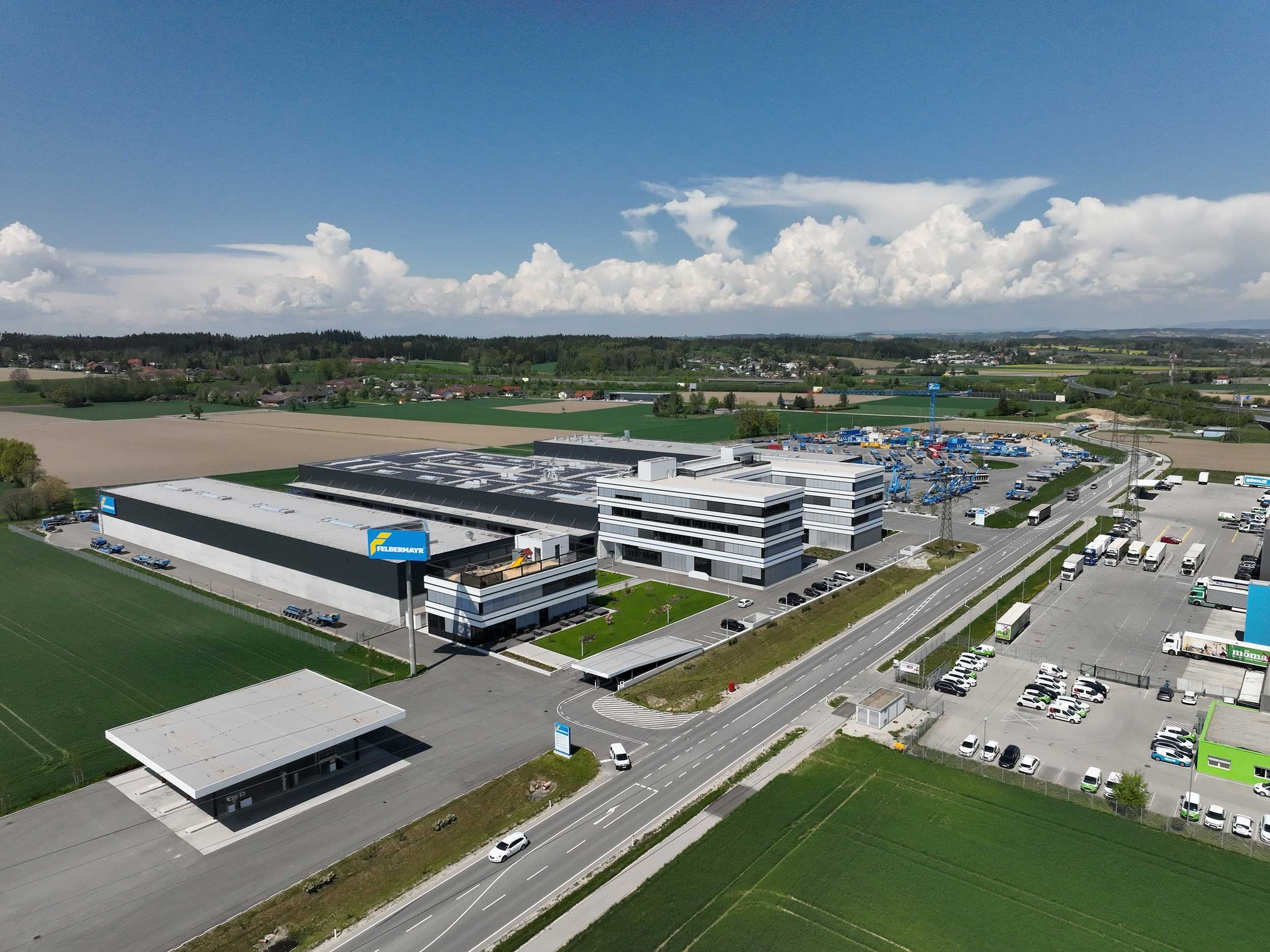 Industrial service provider for heavy goods and construction | FELBERMAYR